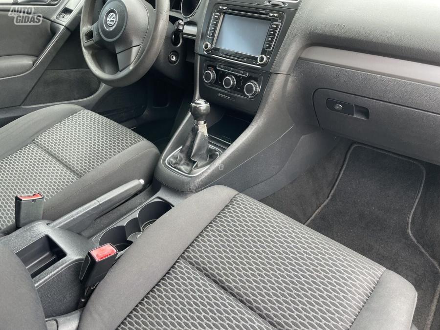 White Volkswagen Golf 2009 in Alytus, with an engine capacity of 1.40 L and mileage of 211 thousand km for 1000 €, photo 13 on AUTOMOTO.COM.LV