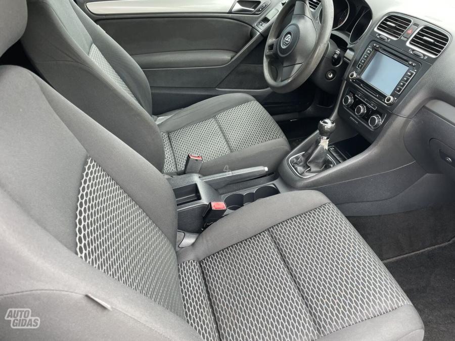 White Volkswagen Golf 2009 in Alytus, with an engine capacity of 1.40 L and mileage of 211 thousand km for 1000 €, photo 15 on AUTOMOTO.COM.LV