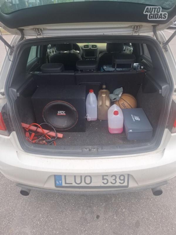 White Volkswagen Golf 2009 in Prienai, with an engine capacity of 1.60 L and mileage of 570 thousand km for 2200 €, photo 5 on AUTOMOTO.COM.LV