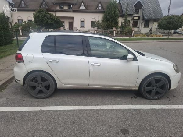 White Volkswagen Golf 2009 in Prienai, with an engine capacity of 1.60 L and mileage of 570 thousand km for 2200 €, photo 8 on AUTOMOTO.COM.LV
