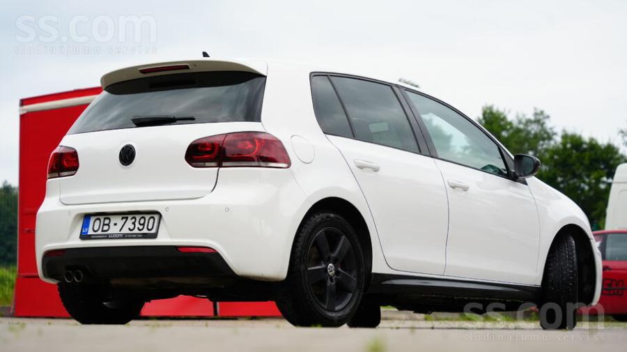 Balts Volkswagen Golf 2010 Rīga, ar dzinēja tilpumu 2.00 L un nobraukumu 0 tūkst. km par 4999 €, foto 4 vietnē AUTOMOTO.COM.LV