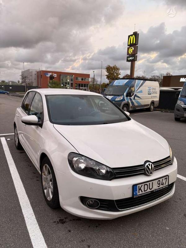 White Volkswagen Golf 2010 in Klaipeda, with an engine capacity of 1.60 L and mileage of 240 thousand km for 3333 €, photo 3 on AUTOMOTO.COM.LV