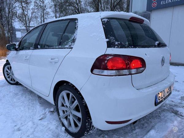 White Volkswagen Golf 2010 in Kaunas, with an engine capacity of 1.60 L and mileage of 332 thousand km for 5000 €, photo 3 on AUTOMOTO.COM.LV