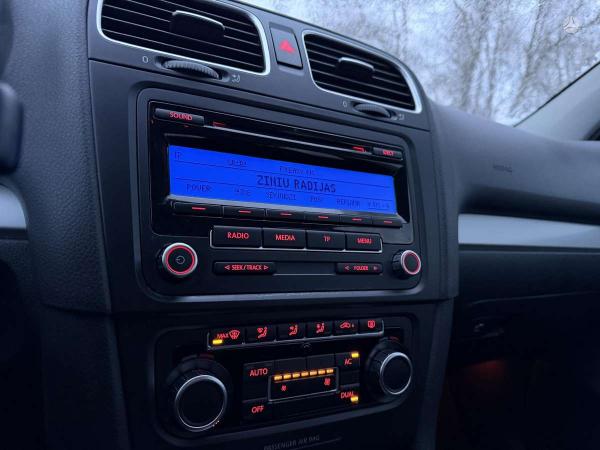 White Volkswagen Golf 2010 in Kaunas, with an engine capacity of 1.60 L and mileage of 332 thousand km for 5000 €, photo 5 on AUTOMOTO.COM.LV