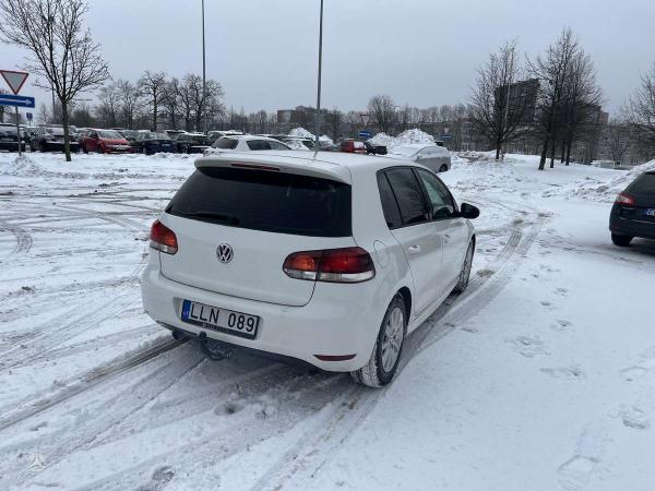 White Volkswagen Golf 2010 in Klaipeda, with an engine capacity of 1.60 L and mileage of 284 thousand km for 3500 €, photo 3 on AUTOMOTO.COM.LV