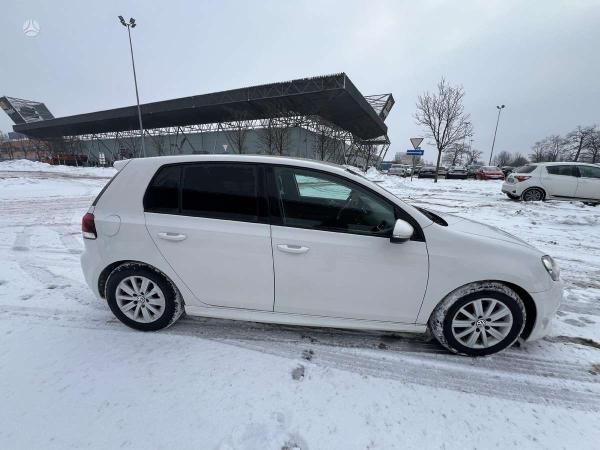 White Volkswagen Golf 2010 in Klaipeda, with an engine capacity of 1.60 L and mileage of 284 thousand km for 3500 €, photo 4 on AUTOMOTO.COM.LV