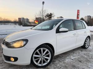 White Volkswagen Golf 2010 in Kaunas, with an engine capacity of 1.60 L and mileage of 343 thousand km for 4950 €, photo  on AUTOMOTO.COM.LV