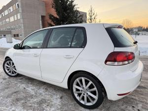 Balts Volkswagen Golf 2010 Kauņa, ar dzinēja tilpumu 1.60 L un nobraukumu 343 tūkst. km par 4950 €, foto 3 vietnē AUTOMOTO.COM.LV