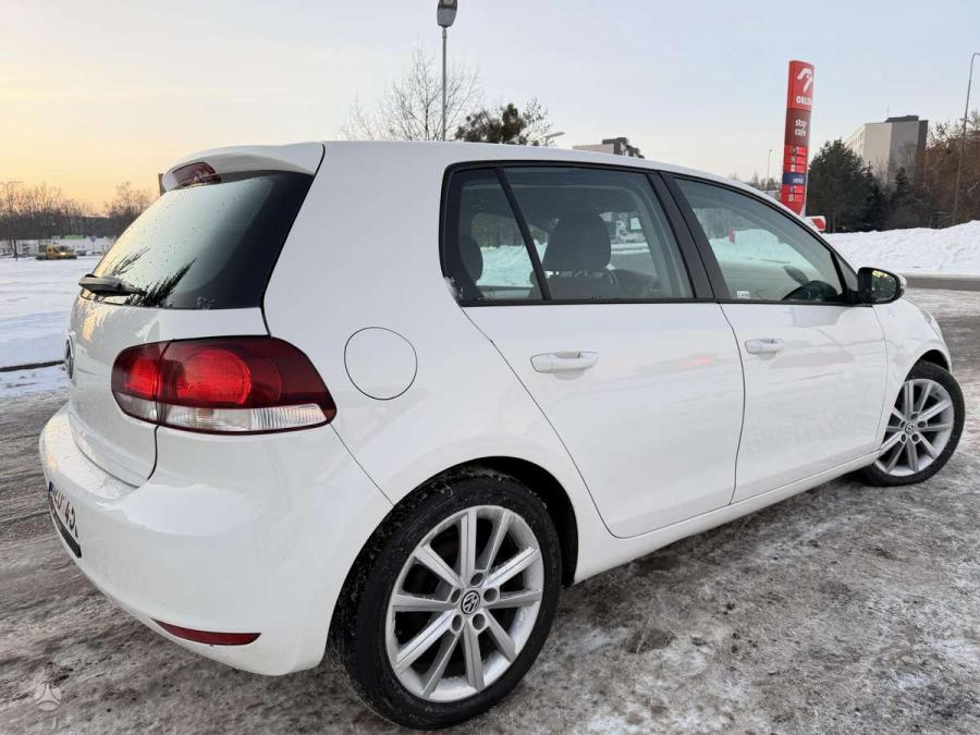 Balts Volkswagen Golf 2010 Kauņa, ar dzinēja tilpumu 1.60 L un nobraukumu 343 tūkst. km par 4950 €, foto 4 vietnē AUTOMOTO.COM.LV