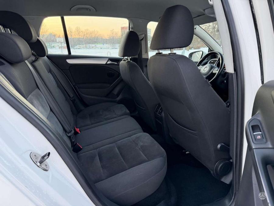 Balts Volkswagen Golf 2010 Kauņa, ar dzinēja tilpumu 1.60 L un nobraukumu 343 tūkst. km par 4950 €, foto 18 vietnē AUTOMOTO.COM.LV