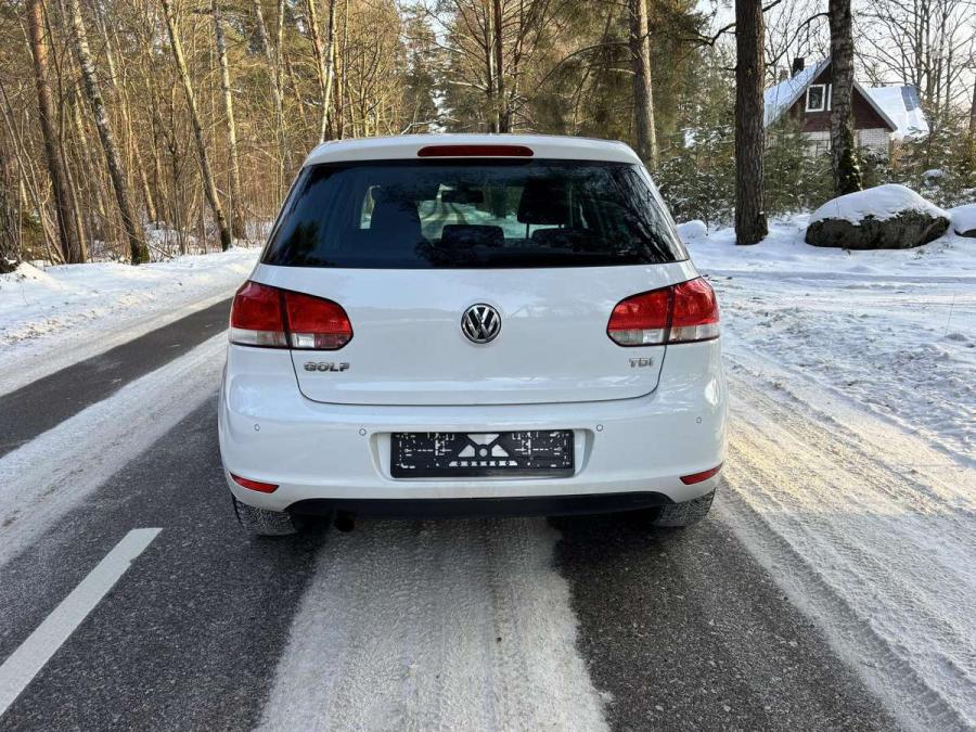 Balts Volkswagen Golf 2010 Jurbarkas, ar dzinēja tilpumu 1.60 L un nobraukumu 264 tūkst. km par 4250 €, foto 3 vietnē AUTOMOTO.COM.LV