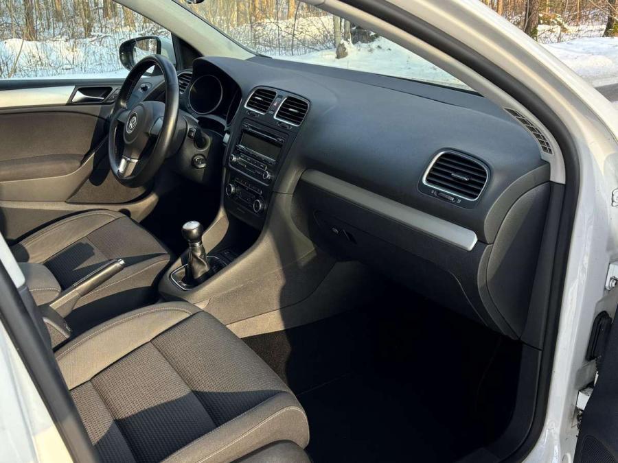 Balts Volkswagen Golf 2010 Jurbarkas, ar dzinēja tilpumu 1.60 L un nobraukumu 264 tūkst. km par 4250 €, foto 9 vietnē AUTOMOTO.COM.LV