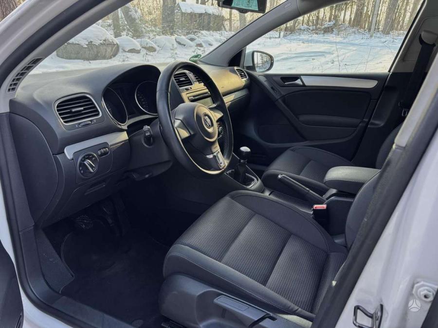 Balts Volkswagen Golf 2010 Jurbarkas, ar dzinēja tilpumu 1.60 L un nobraukumu 264 tūkst. km par 4250 €, foto 16 vietnē AUTOMOTO.COM.LV
