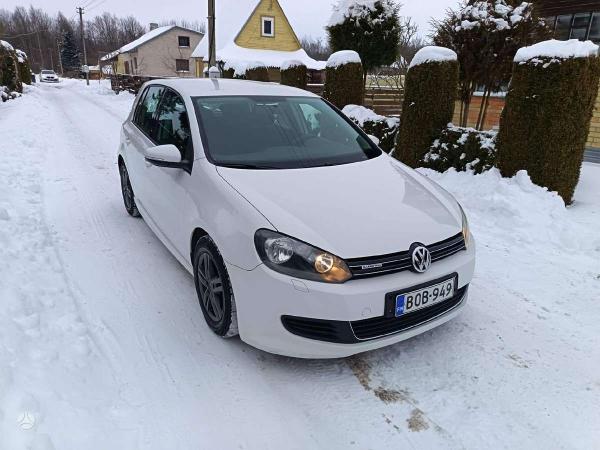 Balts Volkswagen Golf 2010 Panevēža, ar dzinēja tilpumu 1.60 L un nobraukumu 230 tūkst. km par 4300 €, foto 2 vietnē AUTOMOTO.COM.LV