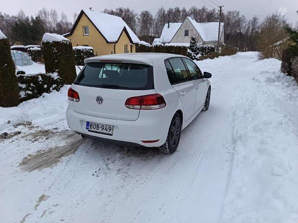 Balts Volkswagen Golf 2010 Panevēža, ar dzinēja tilpumu 1.60 L un nobraukumu 230 tūkst. km par 4300 €, foto 3 vietnē AUTOMOTO.COM.LV
