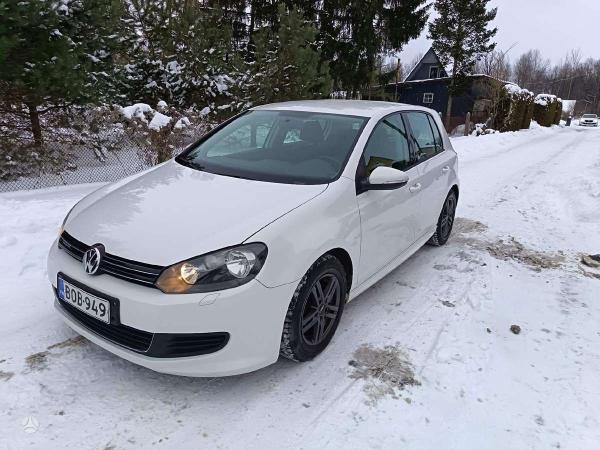 Balts Volkswagen Golf 2010 Panevēža, ar dzinēja tilpumu 1.60 L un nobraukumu 230 tūkst. km par 4300 €, foto 4 vietnē AUTOMOTO.COM.LV