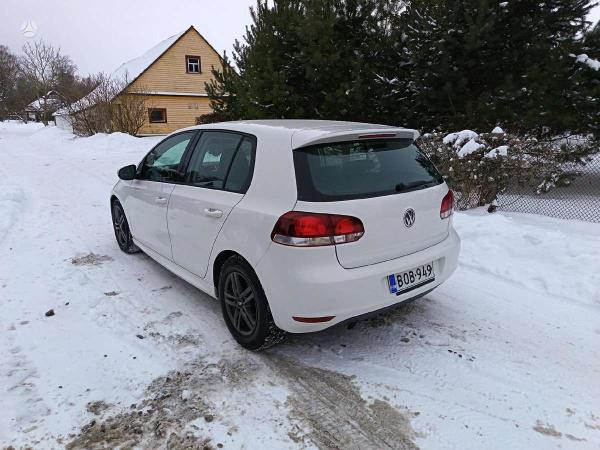 Balts Volkswagen Golf 2010 Panevēža, ar dzinēja tilpumu 1.60 L un nobraukumu 230 tūkst. km par 4300 €, foto 5 vietnē AUTOMOTO.COM.LV