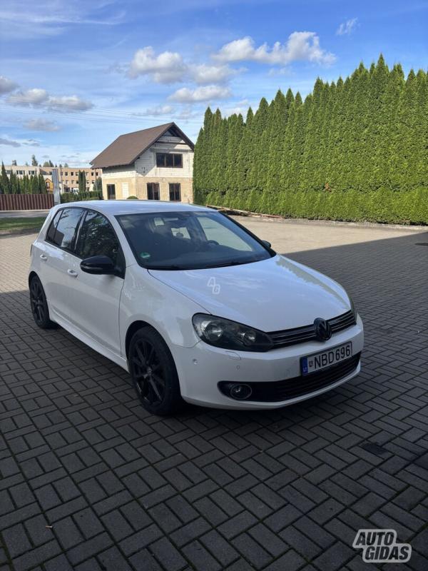Balts Volkswagen Golf 2010 Šakiai, ar dzinēja tilpumu 1.60 L un nobraukumu 301 tūkst. km par 4750 €, foto 2 vietnē AUTOMOTO.COM.LV