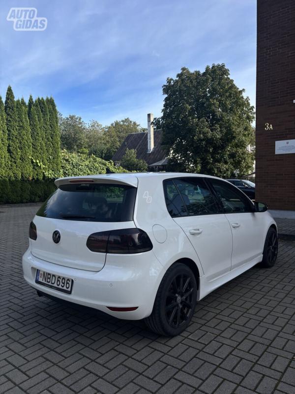 Balts Volkswagen Golf 2010 Šakiai, ar dzinēja tilpumu 1.60 L un nobraukumu 301 tūkst. km par 4750 €, foto 6 vietnē AUTOMOTO.COM.LV
