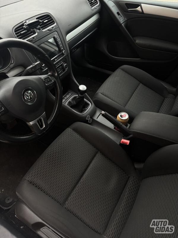 Balts Volkswagen Golf 2010 Šakiai, ar dzinēja tilpumu 1.60 L un nobraukumu 301 tūkst. km par 4750 €, foto 10 vietnē AUTOMOTO.COM.LV