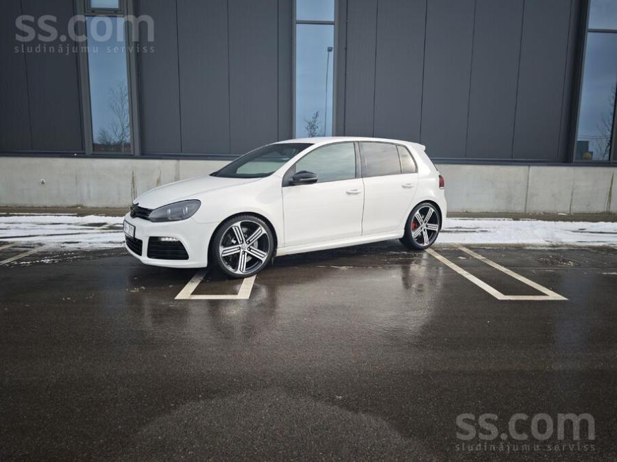 White Volkswagen Golf 2010 in Riga, with an engine capacity of 2.00 L and mileage of 260 thousand km for 12211 €, photo 1 on AUTOMOTO.COM.LV