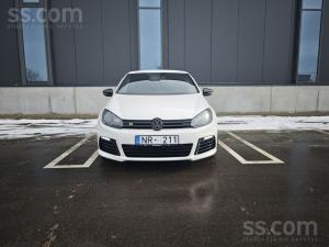 White Volkswagen Golf 2010 in Riga, with an engine capacity of 2.00 L and mileage of 260 thousand km for 12211 €, photo 3 on AUTOMOTO.COM.LV