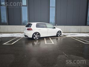 White Volkswagen Golf 2010 in Riga, with an engine capacity of 2.00 L and mileage of 260 thousand km for 12211 €, photo 5 on AUTOMOTO.COM.LV