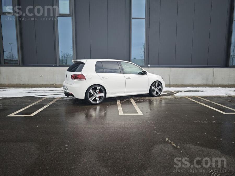 White Volkswagen Golf 2010 in Riga, with an engine capacity of 2.00 L and mileage of 260 thousand km for 12211 €, photo 5 on AUTOMOTO.COM.LV