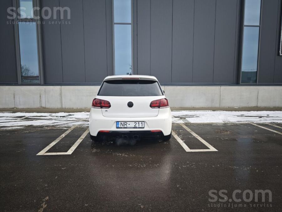 White Volkswagen Golf 2010 in Riga, with an engine capacity of 2.00 L and mileage of 260 thousand km for 12211 €, photo 6 on AUTOMOTO.COM.LV
