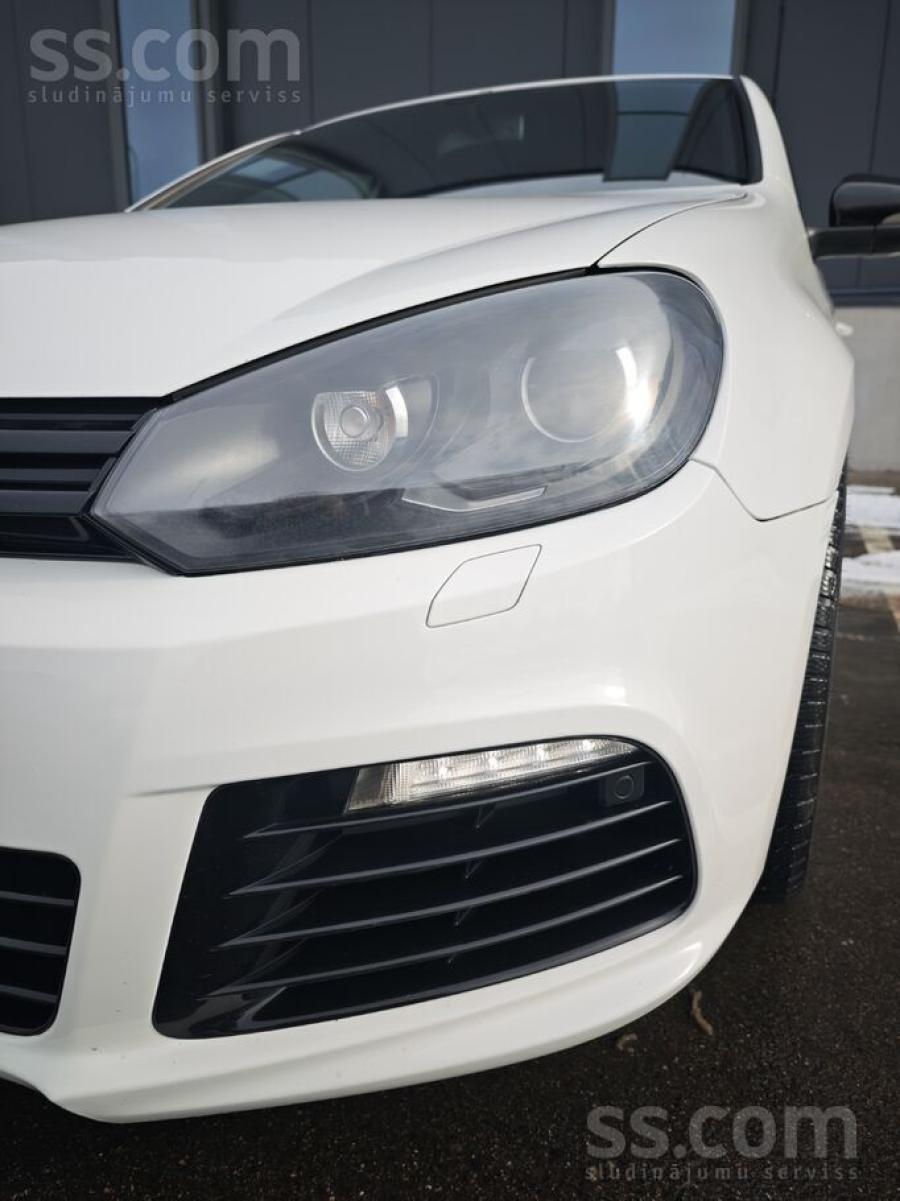 White Volkswagen Golf 2010 in Riga, with an engine capacity of 2.00 L and mileage of 260 thousand km for 12211 €, photo 7 on AUTOMOTO.COM.LV