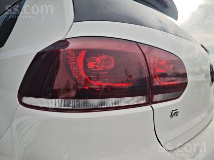 White Volkswagen Golf 2010 in Riga, with an engine capacity of 2.00 L and mileage of 260 thousand km for 12211 €, photo 8 on AUTOMOTO.COM.LV