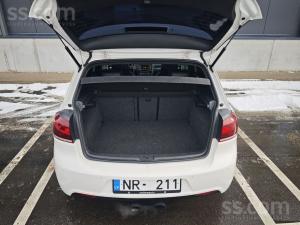 White Volkswagen Golf 2010 in Riga, with an engine capacity of 2.00 L and mileage of 260 thousand km for 12211 €, photo 9 on AUTOMOTO.COM.LV