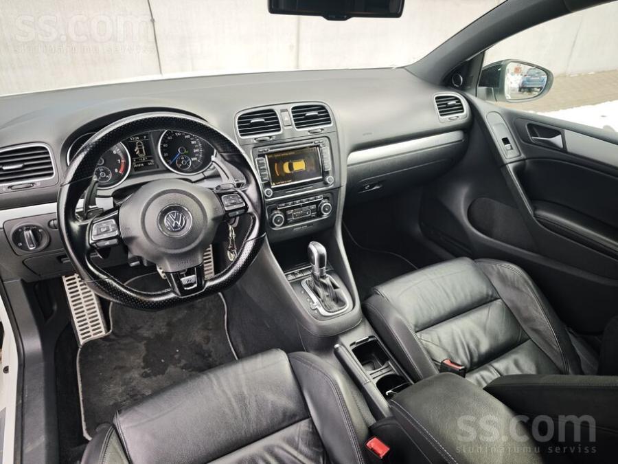 White Volkswagen Golf 2010 in Riga, with an engine capacity of 2.00 L and mileage of 260 thousand km for 12211 €, photo 14 on AUTOMOTO.COM.LV