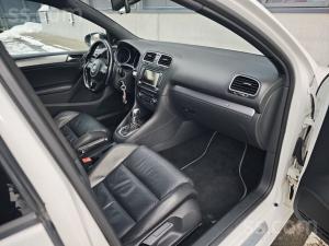 White Volkswagen Golf 2010 in Riga, with an engine capacity of 2.00 L and mileage of 260 thousand km for 12211 €, photo 19 on AUTOMOTO.COM.LV
