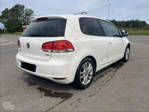 White Volkswagen Golf 2010 in Kretinga, with an engine capacity of 1.60 L and mileage of 350 thousand km for 3400 €, photo 4 on AUTOMOTO.COM.LV