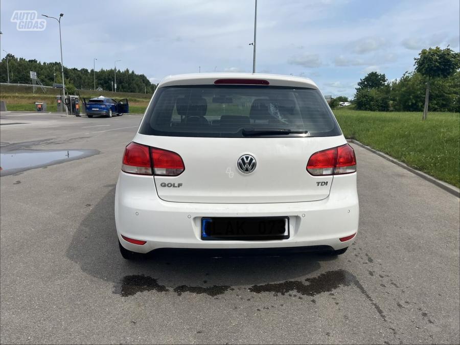 White Volkswagen Golf 2010 in Kretinga, with an engine capacity of 1.60 L and mileage of 350 thousand km for 3400 €, photo 5 on AUTOMOTO.COM.LV