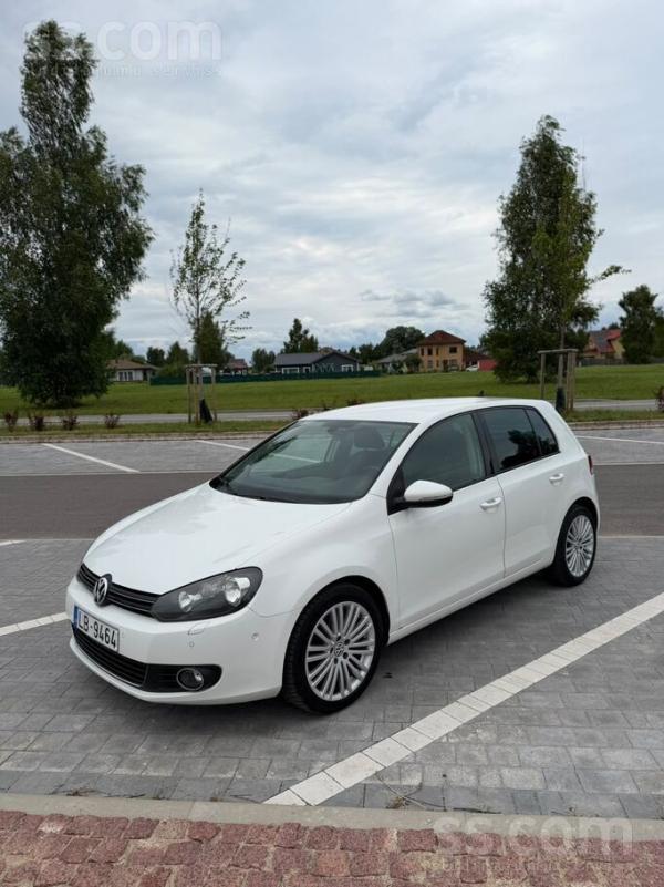 Balts Volkswagen Golf 2010 Jelgava, ar dzinēja tilpumu 1.60 L un nobraukumu 276 tūkst. km par 4800 €, foto 1 vietnē AUTOMOTO.COM.LV