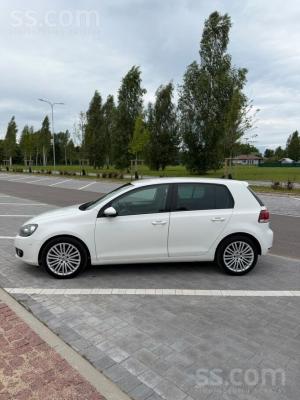 Balts Volkswagen Golf 2010 Jelgava, ar dzinēja tilpumu 1.60 L un nobraukumu 276 tūkst. km par 4800 €, foto 3 vietnē AUTOMOTO.COM.LV
