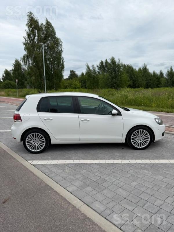 Balts Volkswagen Golf 2010 Jelgava, ar dzinēja tilpumu 1.60 L un nobraukumu 276 tūkst. km par 4800 €, foto 4 vietnē AUTOMOTO.COM.LV
