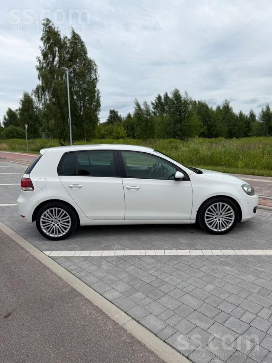 Balts Volkswagen Golf 2010 Jelgava, ar dzinēja tilpumu 1.60 L un nobraukumu 276 tūkst. km par 4800 €, foto 5 vietnē AUTOMOTO.COM.LV
