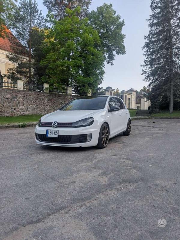 White Volkswagen Golf 2010 in Vilnius, with an engine capacity of 1.98 L and mileage of 245 thousand km for 10900 €, photo 2 on AUTOMOTO.COM.LV