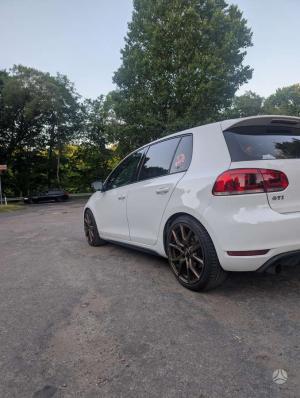 Balts Volkswagen Golf 2010 Viļņa, ar dzinēja tilpumu 1.98 L un nobraukumu 245 tūkst. km par 10900 €, foto 7 vietnē AUTOMOTO.COM.LV