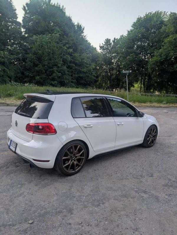 White Volkswagen Golf 2010 in Vilnius, with an engine capacity of 1.98 L and mileage of 245 thousand km for 10900 €, photo 8 on AUTOMOTO.COM.LV