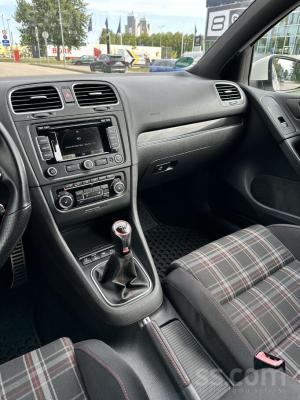 White Volkswagen Golf 2010 in Riga, with an engine capacity of 2.00 L and mileage of 243 thousand km for 7300 €, photo 6 on AUTOMOTO.COM.LV