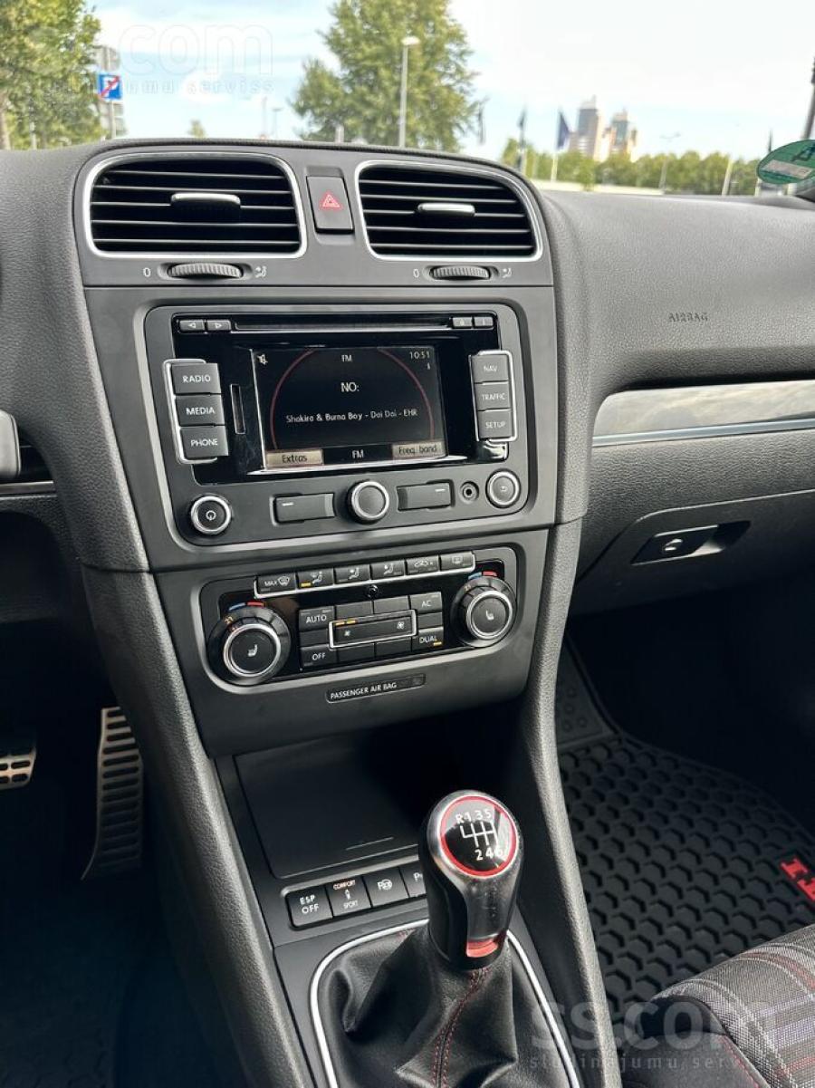 White Volkswagen Golf 2010 in Riga, with an engine capacity of 2.00 L and mileage of 243 thousand km for 7300 €, photo 7 on AUTOMOTO.COM.LV