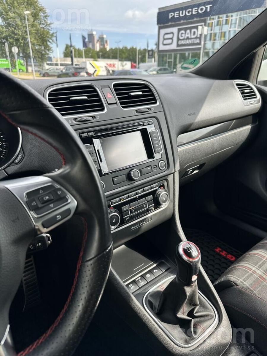 White Volkswagen Golf 2010 in Riga, with an engine capacity of 2.00 L and mileage of 243 thousand km for 7300 €, photo 10 on AUTOMOTO.COM.LV