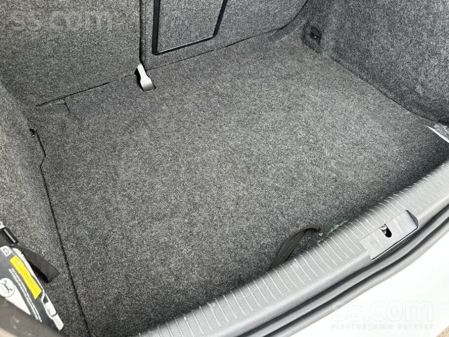 White Volkswagen Golf 2010 in Riga, with an engine capacity of 2.00 L and mileage of 243 thousand km for 7300 €, photo 17 on AUTOMOTO.COM.LV