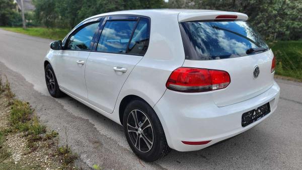 Balts Volkswagen Golf 2010 Šauļi, ar dzinēja tilpumu 1.39 L un nobraukumu 260 tūkst. km par 2950 €, foto 7 vietnē AUTOMOTO.COM.LV