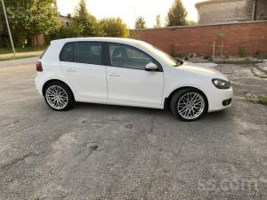 White Volkswagen Golf 2010 in Ludza, with an engine capacity of 1.60 L and mileage of 0 thousand km for 4150 €, photo 4 on AUTOMOTO.COM.LV