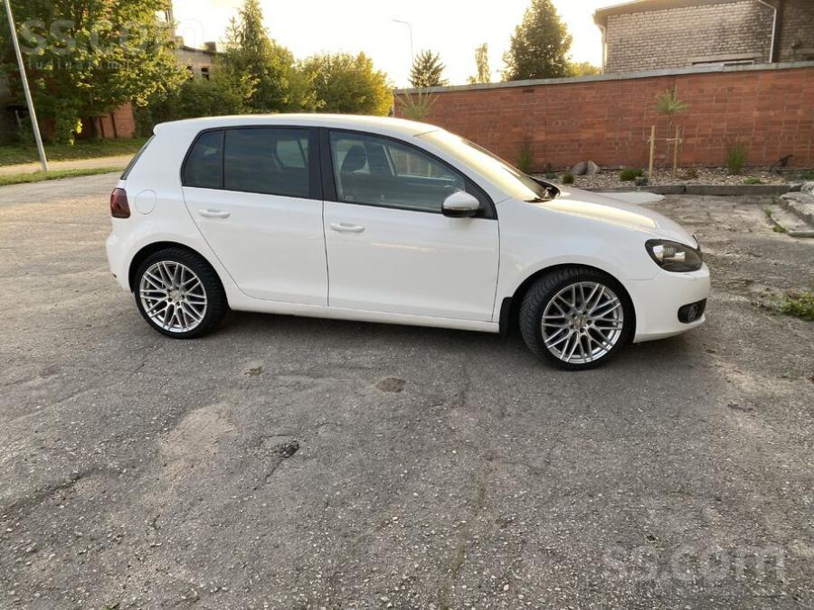 White Volkswagen Golf 2010 in Ludza, with an engine capacity of 1.60 L and mileage of 0 thousand km for 4150 €, photo 4 on AUTOMOTO.COM.LV